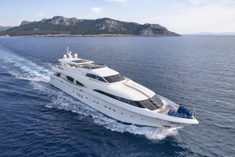 RINI yacht for charter (Posillipo-Rizzardi, 36.68m, 2009)